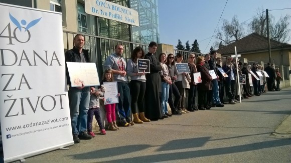 40 dana za život: Molitvom ispred bolnica spasili 6 dječjih života - Portal Hrvatskoga kulturnog ...